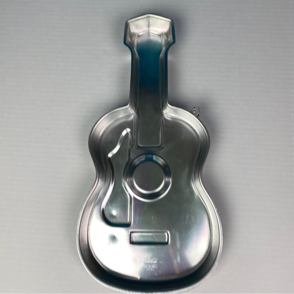 Wilton | Kitchen | Vintage Wilton 971 Guitar Cake Pan 52925 Aluminum ...
